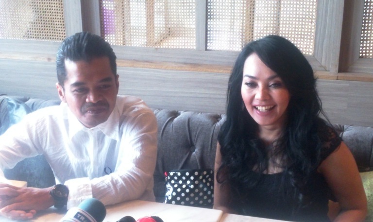 Azizi 'Blackout': Dewi Gita Itu Seksi Azizi 'Blackout': Dewi Gita Itu Seksi