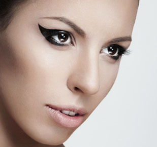 Macam-macam Gaya Aplikasi Eye Liner untuk Rias Mata Natural Sampai Dramatis