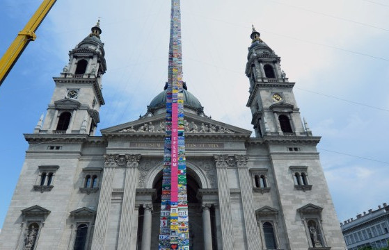 Menara LEGO Tertinggi di Dunia Dibuat di Budapest