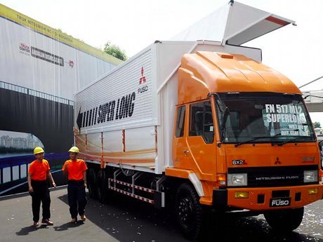 Truk Super Panjang Mitsubishi
