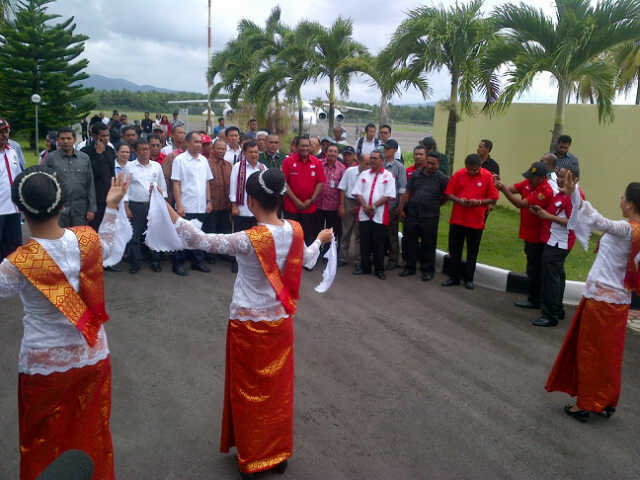 Adu Pendapat Seputar Pilpres Tiba di Ambon, JK Disambut Tarian ...