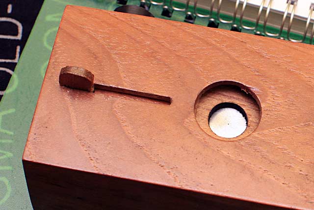 NEO Pinhole: Berbalut Kayu Jati, Peminatnya Harus Antre