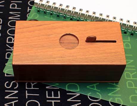NEO Pinhole, Kamera Lubang Jarum Buatan Lokal dari Kayu Jati