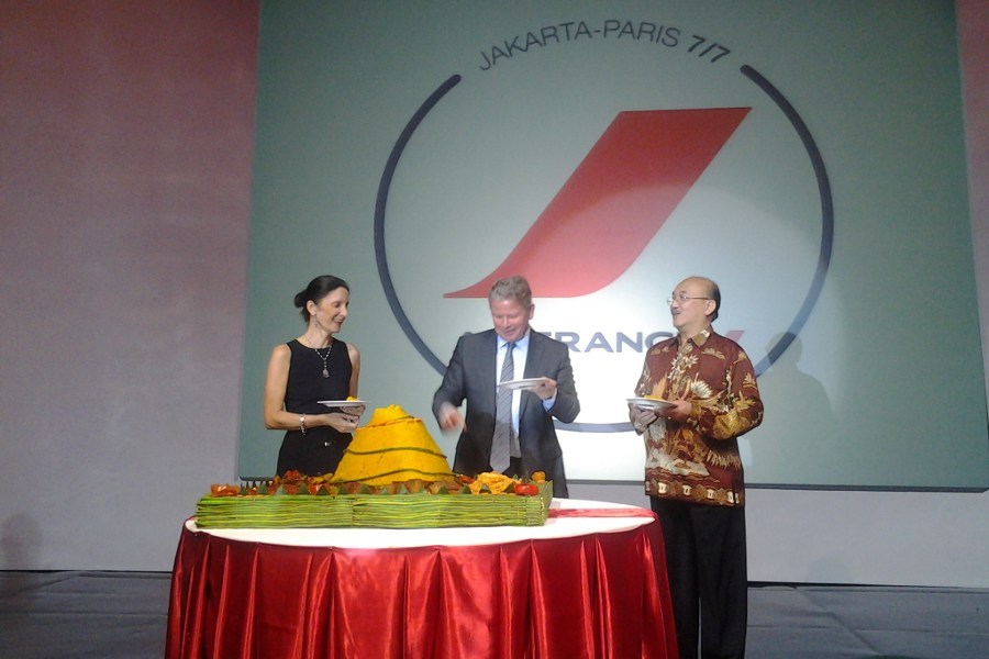 Pemerintah Ingin dari Jakarta & Bali Bisa Terbang Langsung ke Paris