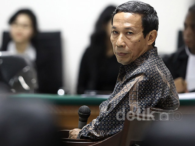 Mantan Wakil Rektor UI Jalani Sidang Perdana Mantan Wakil Rektor UI Jalani Sidang Perdana