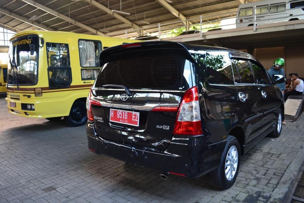 Bodi Penyok dan Tergores, Ini Kondisi Mobil Dinas Ganjar yang Ditabrak VW