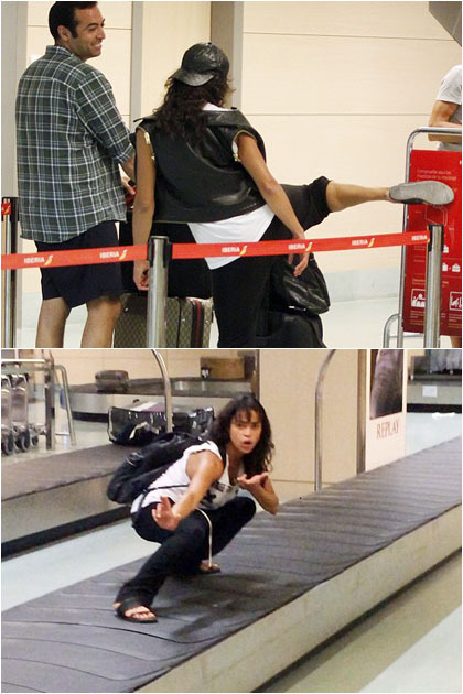 Michelle Rodriguez Pamer 'Payudara' di Bandara Ibiza