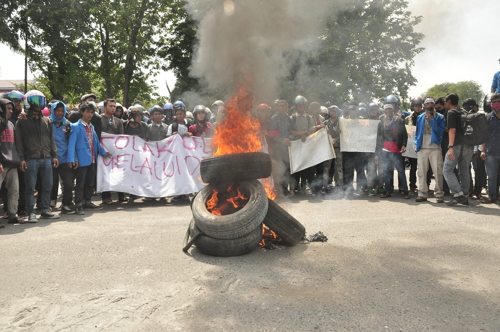 Rusuh Demo Tolak Pilkada DPRD, Mahasiswa Diamankan dan Pospol Dirusak