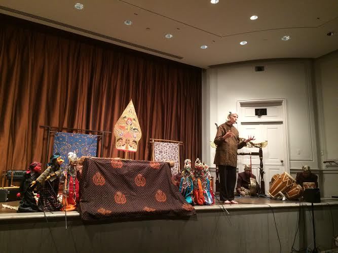 Saat Wayang dalam Bahasa Inggris Memperoleh Standing Applause Penonton