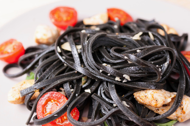 Getuk, Keju dan Es Krim Hitam Rasanya Lebih Sensasional
