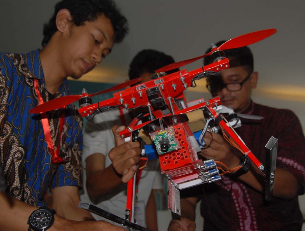 36 Tim Adu Jago di Kontes Robot Terbang