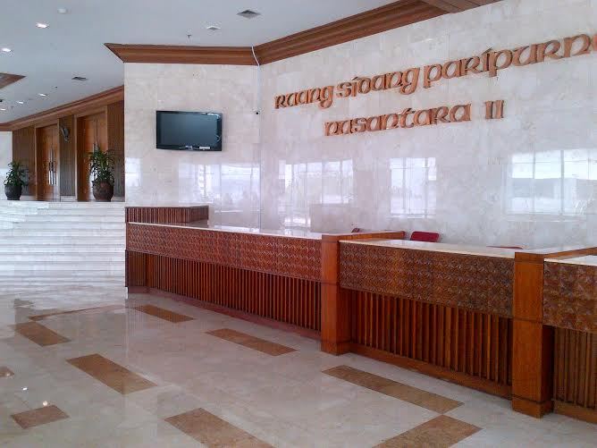 Pintu Ruang Sidang DPR Masih Dikunci, Rapat Paripurna KIH Masih Teka Teki Pintu Ruang Sidang DPR Masih Dikunci, Rapat Paripurna KIH Masih Teka Teki