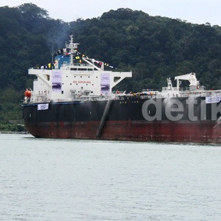 Pertamina Terima Dua Kapal Tanker Made in Surabaya