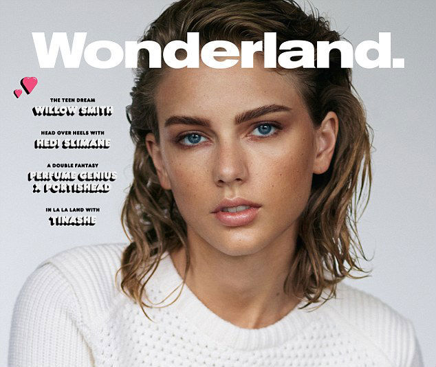 Saat Taylor Swift Tampil dengan Alis Tebal dan Kulit Tanning