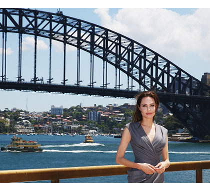 Ketika Jolie dengan Semangat Puja-puji Brad Pitt di Australia