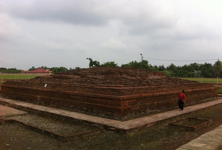 Melihat Candi Jiwa dan Blandongan di Tengah Gemuruh Perkembangan Karawang