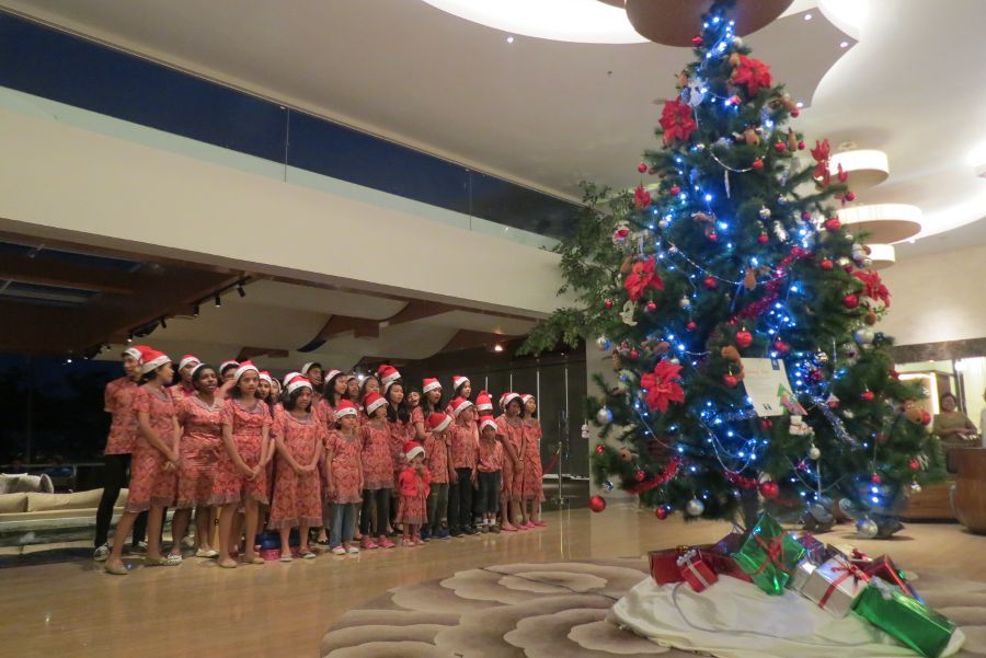 Tree Lighting Ceremony Awali Musim Libur Natal di R Hotel Rancamaya