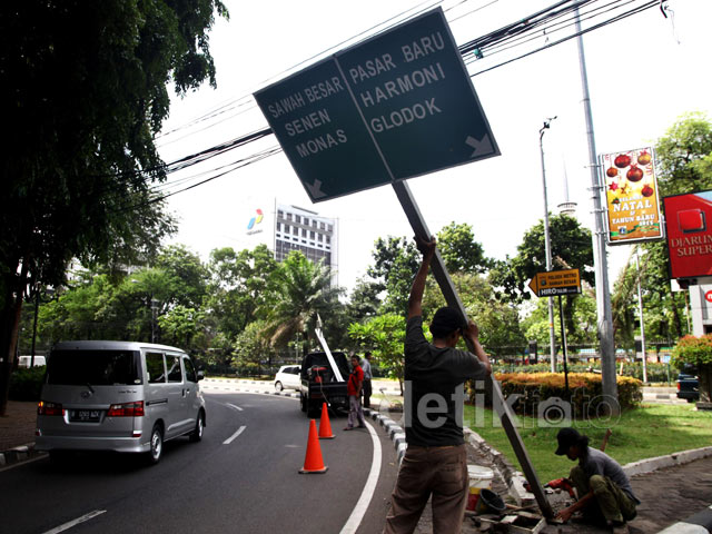Pemasangan Rambu Penunjuk Jalan