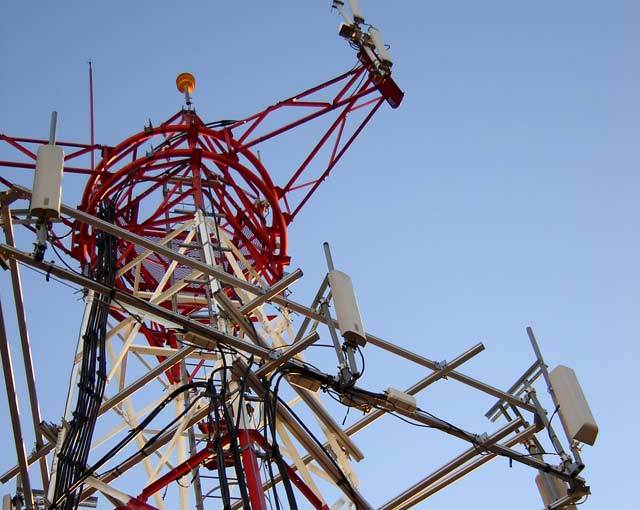 Spektrum Ideal 4G LTE, 900 MHz atau 1.800 MHz?