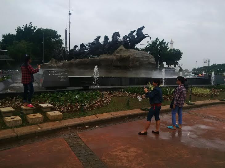 Selain Tugu Monas, Patung Kuda Juga Jadi Tempat Favorit Foto Para Wisatawan