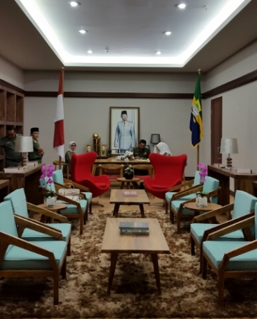 Mengintip Ruang Tamu Kenegaraan Ridwan Kamil yang Minimalis dan Berwarna