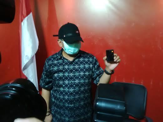 Pakai Topi dan Masker, Sekjen PDIP Mengaku Tiru Samad Saat Lakukan ...