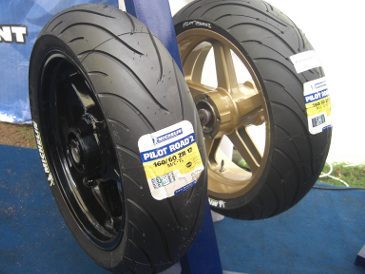 3 Keuntungan Motor Pakai Ban Radial