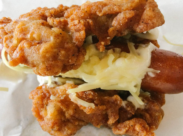 'KFC Double Down Dog', Hot Dog Tanpa Roti Berkalori Tinggi