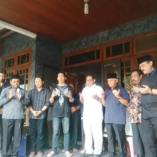 Kirim Utusan, Prabowo dan Mega Tak Bisa Hadiri Pemakaman Haryanto Taslam