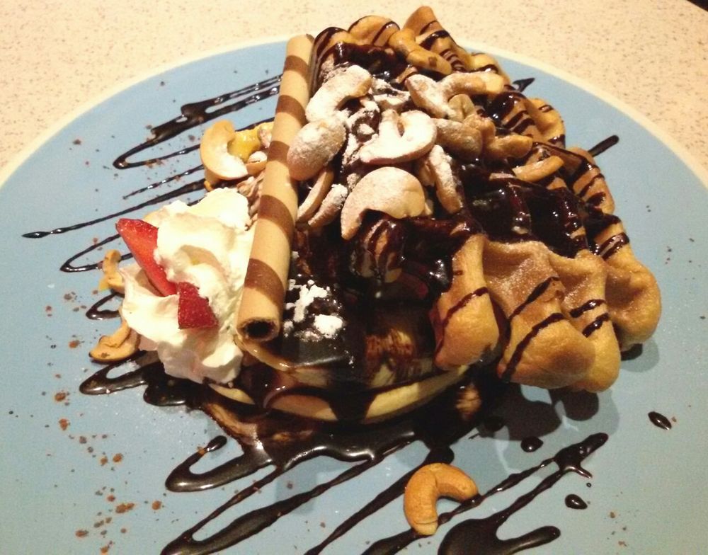 My Pancake: Yummy! Pancake Waffle yang Manis dan Chicken Wiener Schnietzel