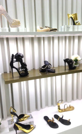 Stiletto Sampai Sneakers, Koleksi Terbaru Giuseppe Zanotti Dihiasi Emas Stiletto Sampai Sneakers, Koleksi Terbaru Giuseppe Zanotti Dihiasi Emas