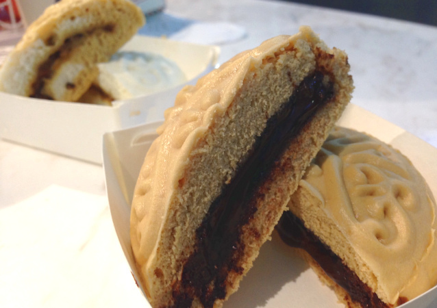 Don Pao: Ngemil Bakpao Coklat Leleh Bersama Red Velvet Frappe yang ...