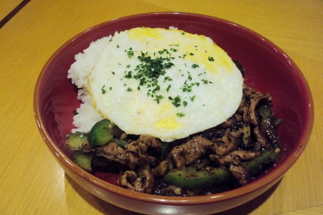 Hey Day: Menyantap Gurihnya Seporsi Beef Black Pepper Rice Bowl dan ...