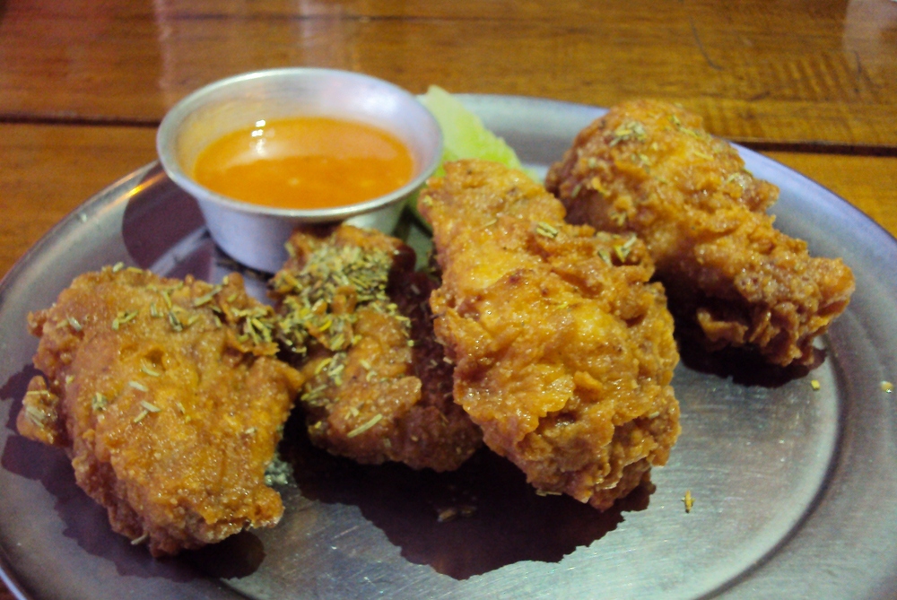 Chick-A-Pow: Enaknya Ngemil Nachos dan Chicken Wings Berbumbu Amerika