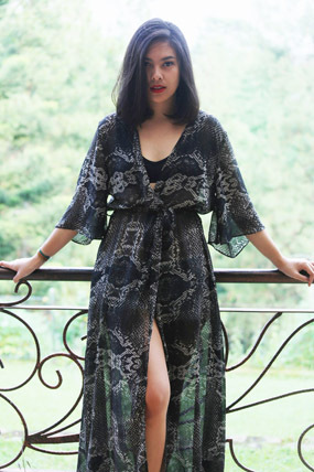 Gania Alianda, si Cantik yang Gahar di Atas Panggung