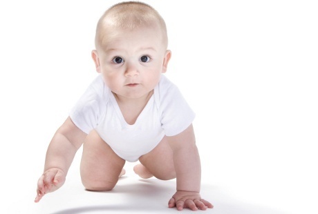 Pentingnya Melatih Motorik Bayi lewat Merangkak