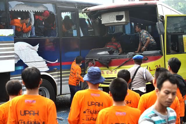 Bus Buruh Tabrakan Beruntun di Tol Kuningan, Polisi: 4 Orang Luka