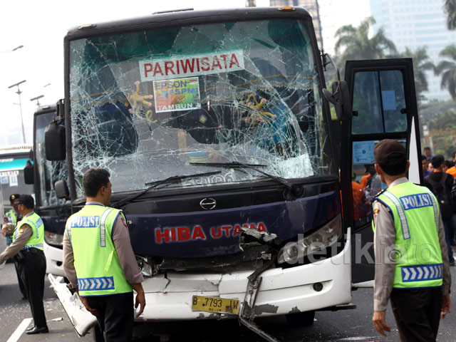 Ini Dia Penampakan Kerusakan Bus Buruh