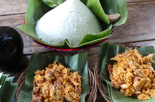 Pecel Pitik, Urap Ayam Kampung yang Gurih Legit Khas Osing