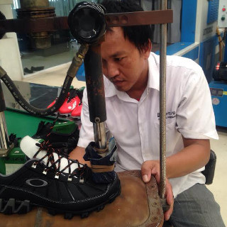 Dirintis 3 Orang, Pabrik Sepatu Oakley Hingga Prada Ini Beromzet Rp 500 ...