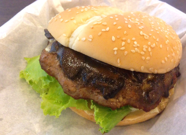 Carl's Jr.: Mantap Mengenyangkan Burger Berisi Beef Bacon dan Jamur ...