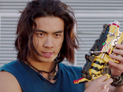 Mengintip Aksi Yoshi Sudarso di 'Power Rangers Dino Charge'