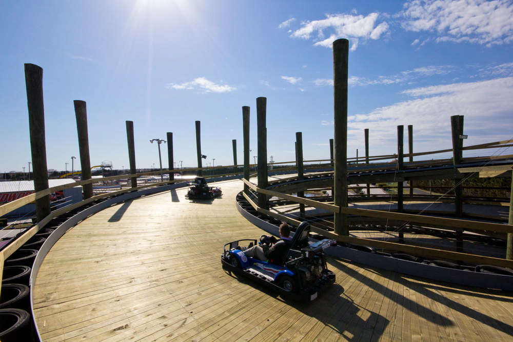 Keren! Wahana Ini Menggabungkan Go Kart & Roller Coaster