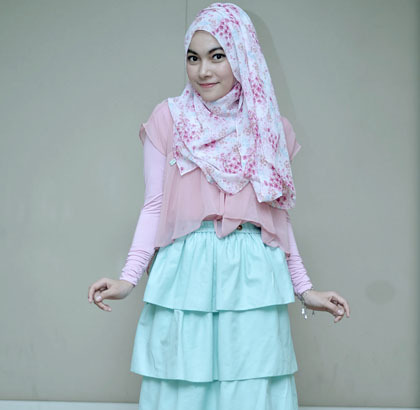 Laili Meutia, Si Cantik Alumni Hijab Hunt 2013 yang Sukses Jadi Penyanyi