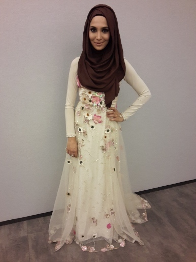 Amena Khan, Hijabers Inggris yang Populerkan Tutorial Hijab di YouTube