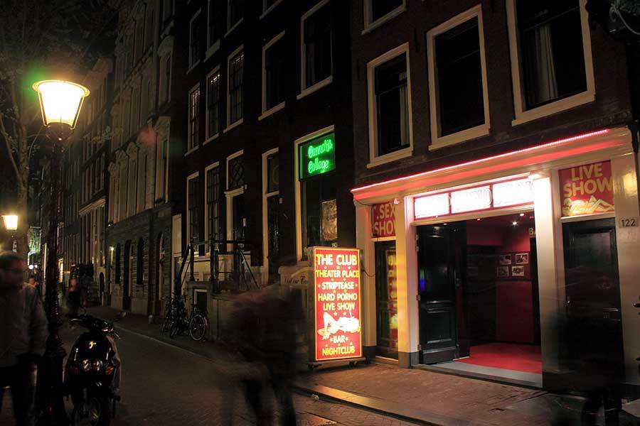 Fenomena Red Light District di Berbagai Negara