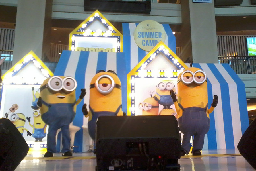 Ada Minions yang Lucu di Summer Camp Mall Taman Anggrek