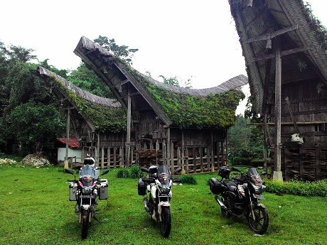 Riding Menembus Malam Menuju Tana Toraja