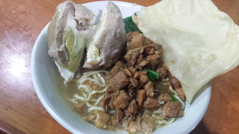 Bakso Rudal: Kenyal-Kenyal Renyah Rudal Dalam Bakso yang Direndam Kaldu ...