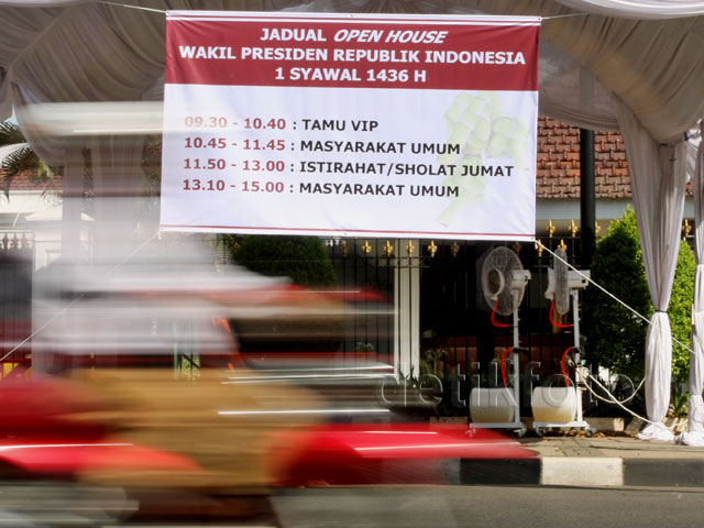 Spanduk Jadwal Open House Wapres